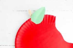 Back to School Apple Paper Plate Craft for Kids - Mom. Wife. Busy Life.
