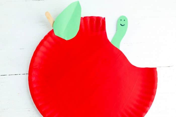 Back to School Apple Paper Plate Craft for Kids - Mom. Wife. Busy Life.