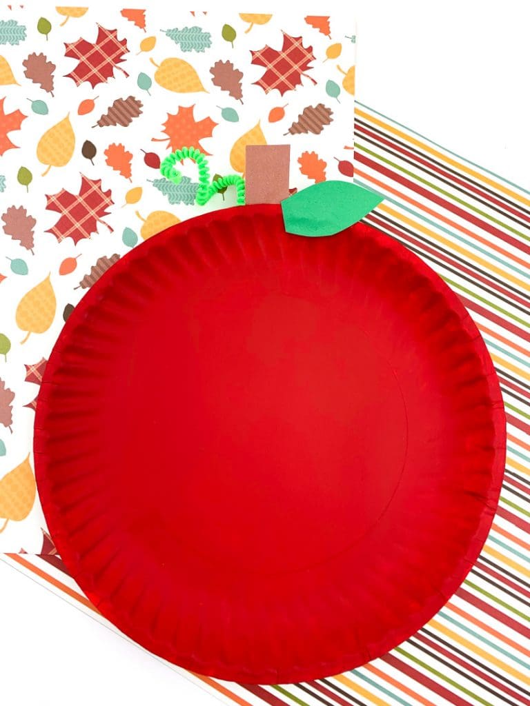 Fall Paper Plate Apple Craft - Mom. Wife. Busy Life.